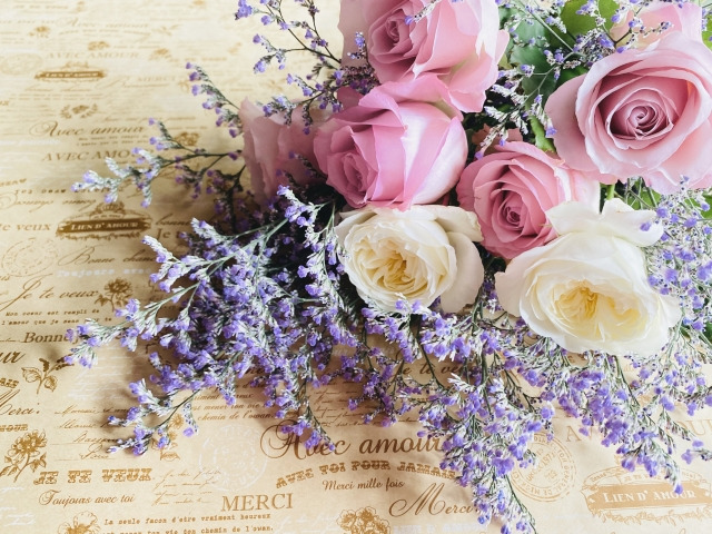 薔薇の花言葉は怖い？注意が必要な色や本数は？紫・ピンクの意味は？ めりもの深掘りブログ